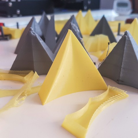 Download free STL Curved Triangle ・ Cults