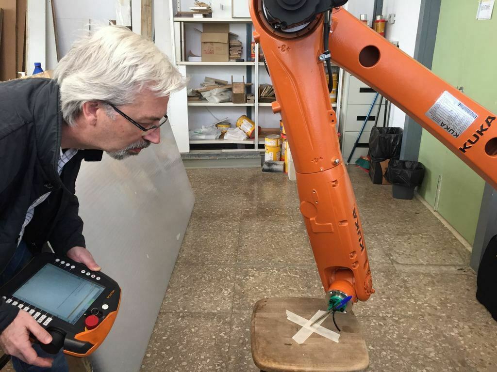 Free 3D file Tool holder for Kuka robot arm・3D printable model to ...