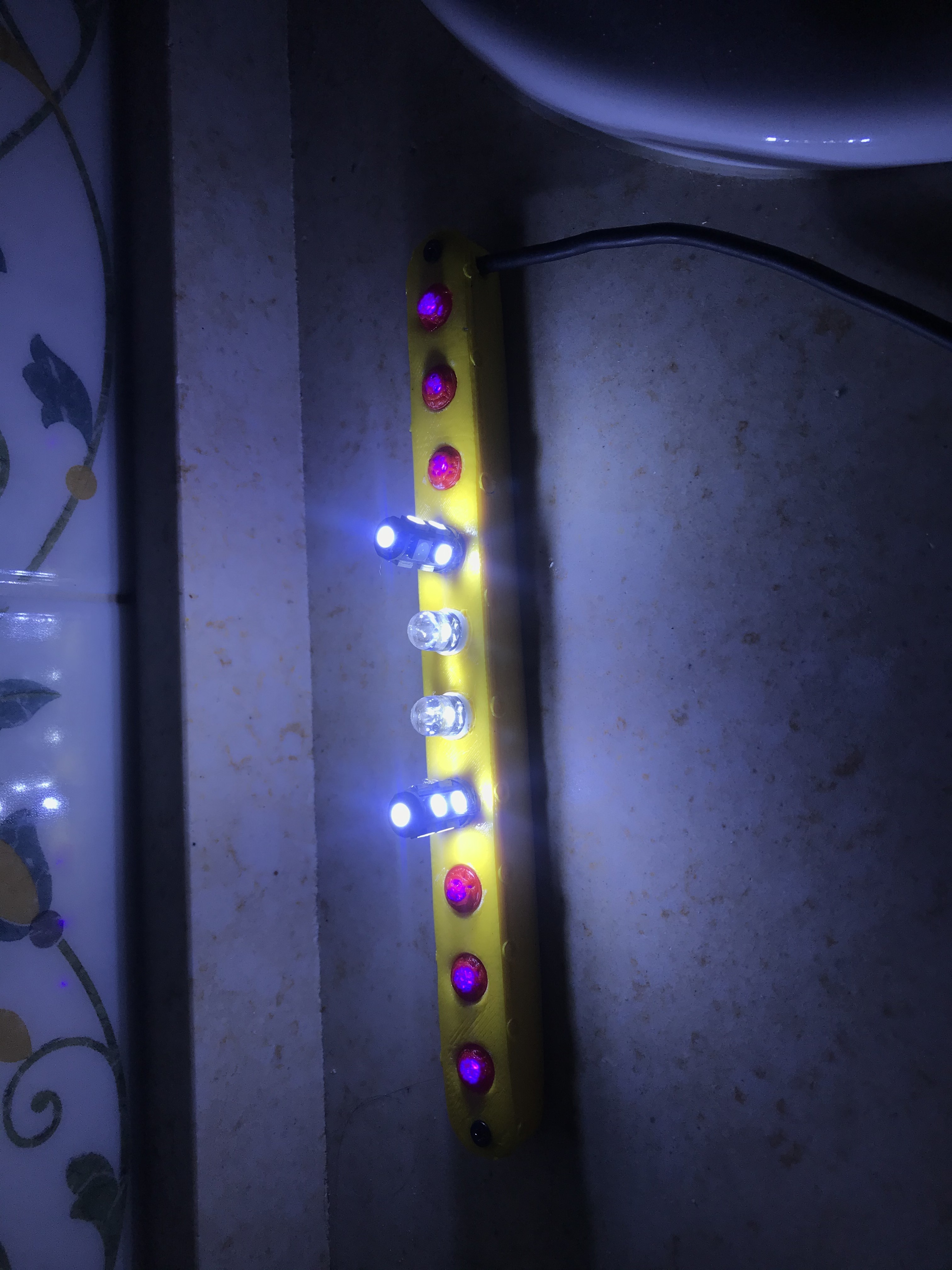 Fichier STL gratuit Bande LED 🔌・Plan pour impression 3D à télécharger・Cults