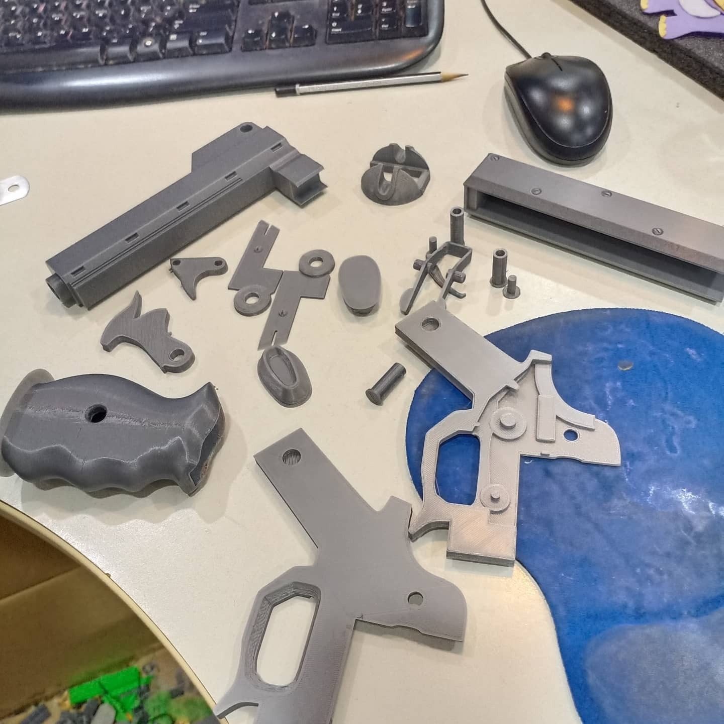 Free STL file vash revolver with modular plant 🌿・3D printable object to ...