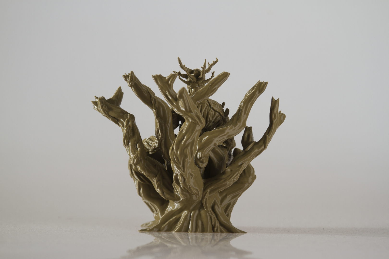 STL file Ent on the Throne 🌳・3D printer design to download・Cults