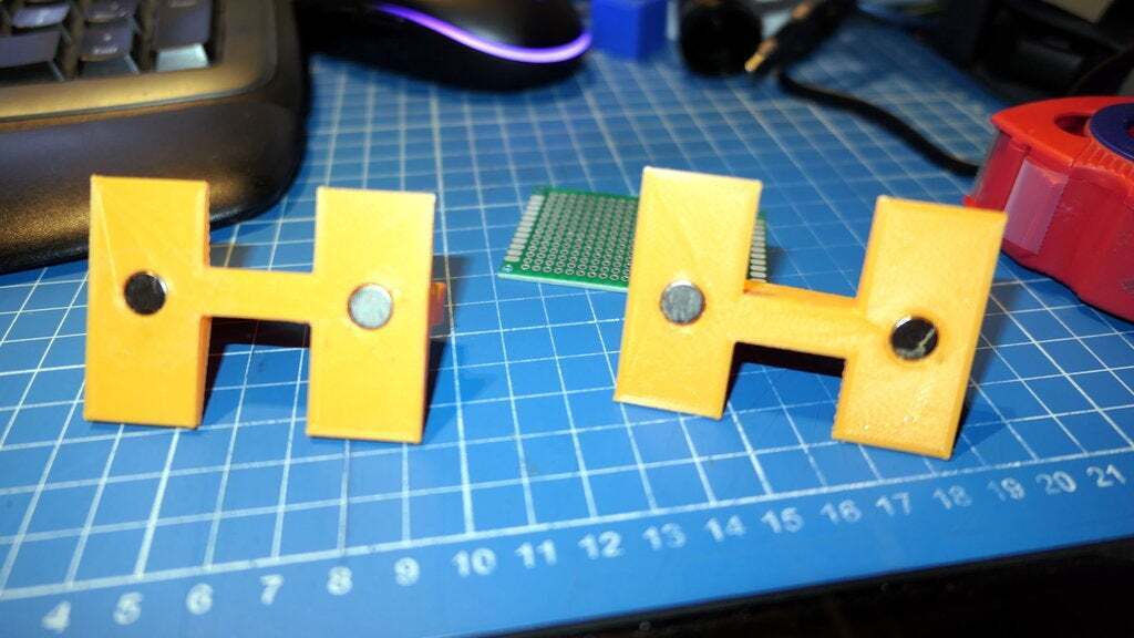 Free STL file PCB Magnet Holder & Component Holder 🧲・3D printable model ...