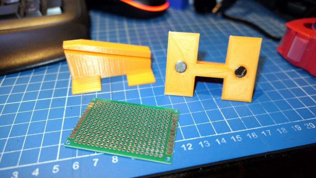 Free STL file PCB Magnet Holder & Component Holder 🧲・3D printable model ...
