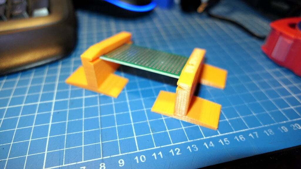 Free STL file PCB Magnet Holder & Component Holder 🧲・3D printable model ...