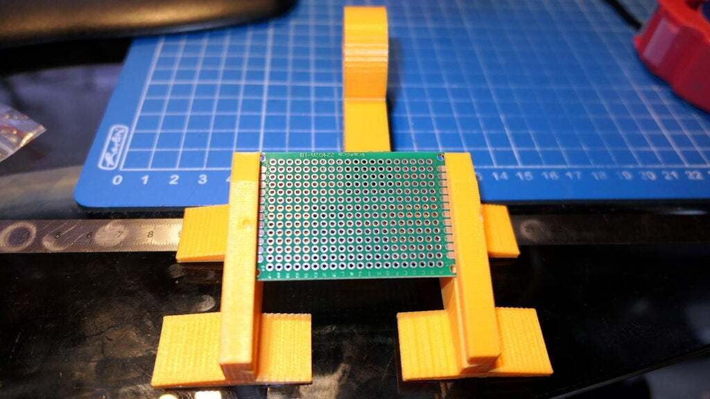 Free STL file PCB Magnet Holder & Component Holder 🧲・3D printable model ...