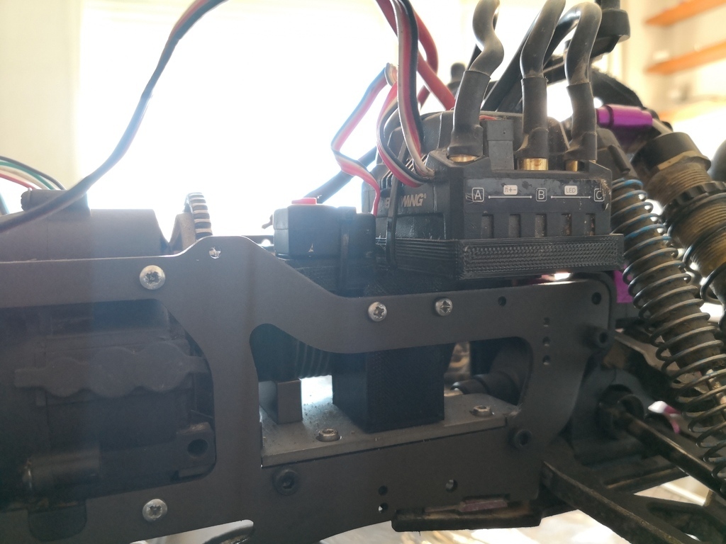 Free 3D file Hold ESC EZRUN MAX8 150a・Model to download and 3D print・Cults