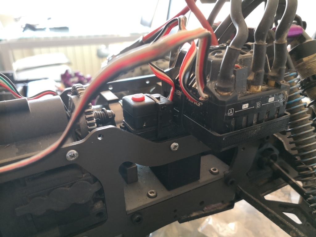 Free 3D file Hold ESC EZRUN MAX8 150a・Model to download and 3D print・Cults