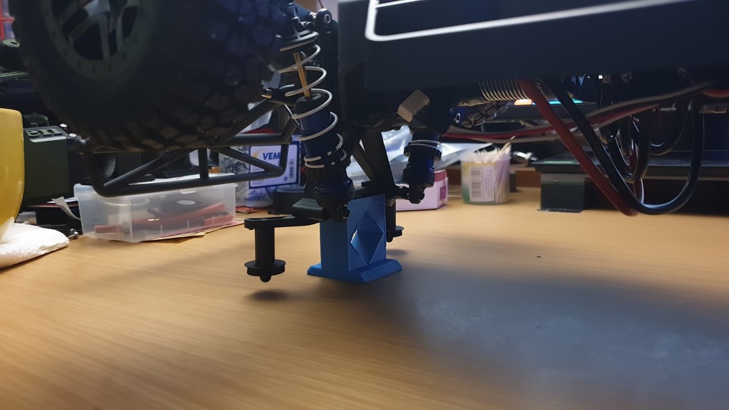 Free 3D file Traxxas Slash 4x4 stand for overhead work・Object to ...