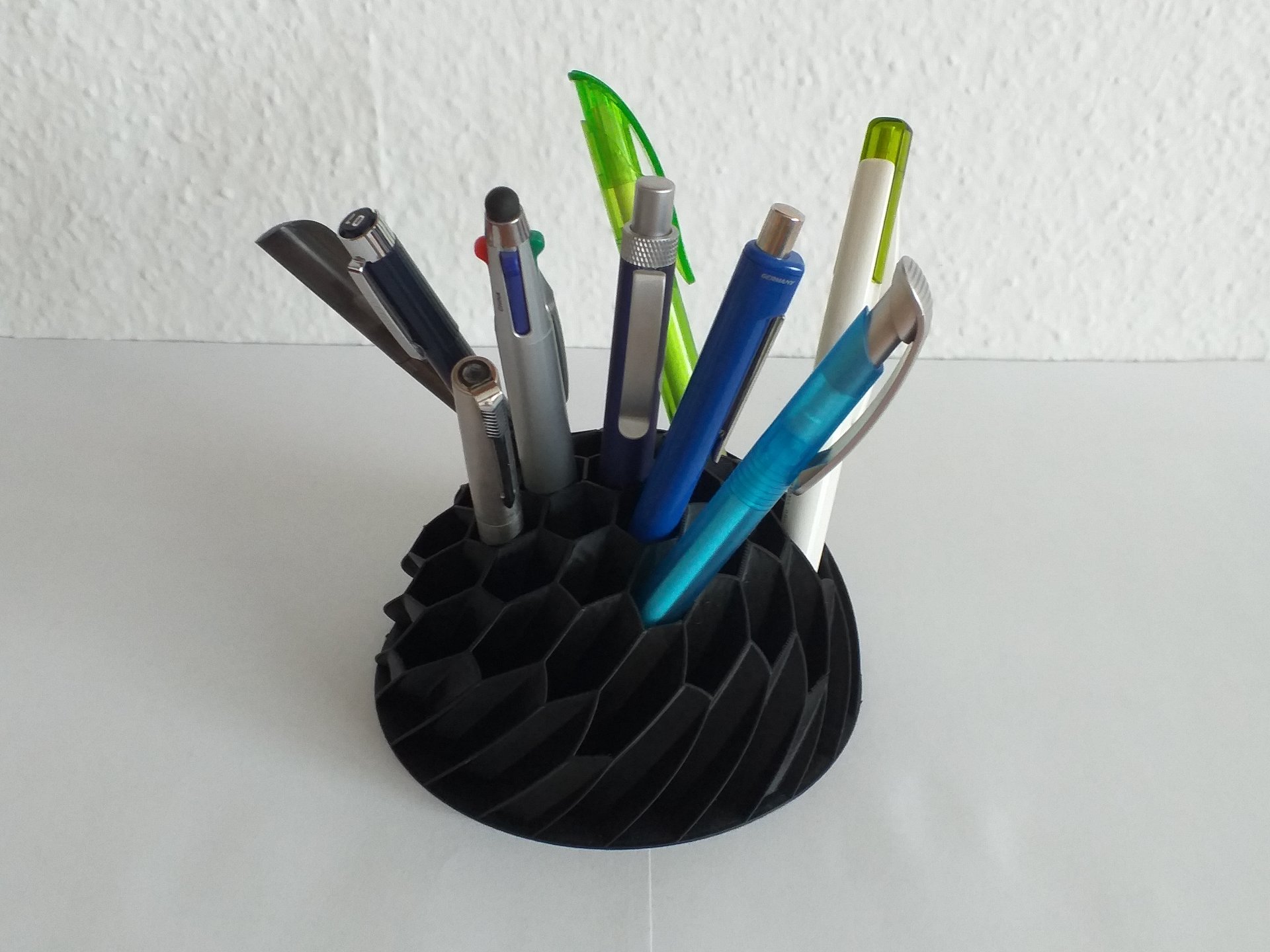 STL file Pen & Pencil Holder Hemisphere・3D print model to download・Cults