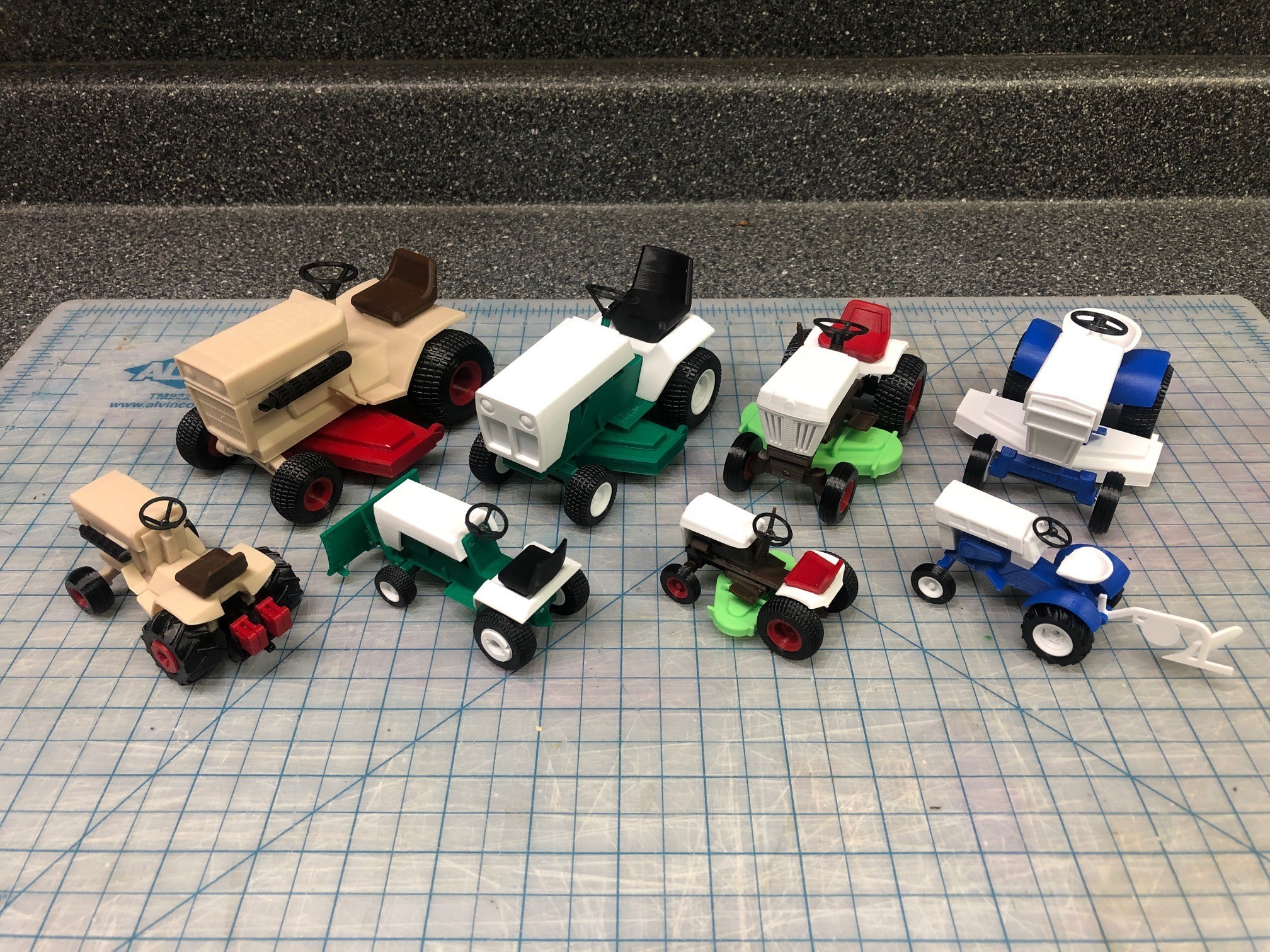 Free STL file 1/25 to 1/16 Garden Tractor Model Dowels 🚜・3D printing ...