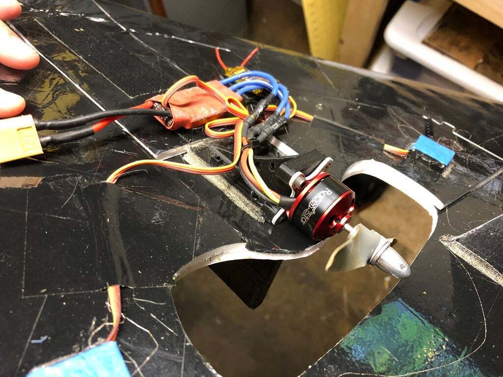 Télécharger fichier STL gratuit Aile volante ou plan RC Montage moteur ...