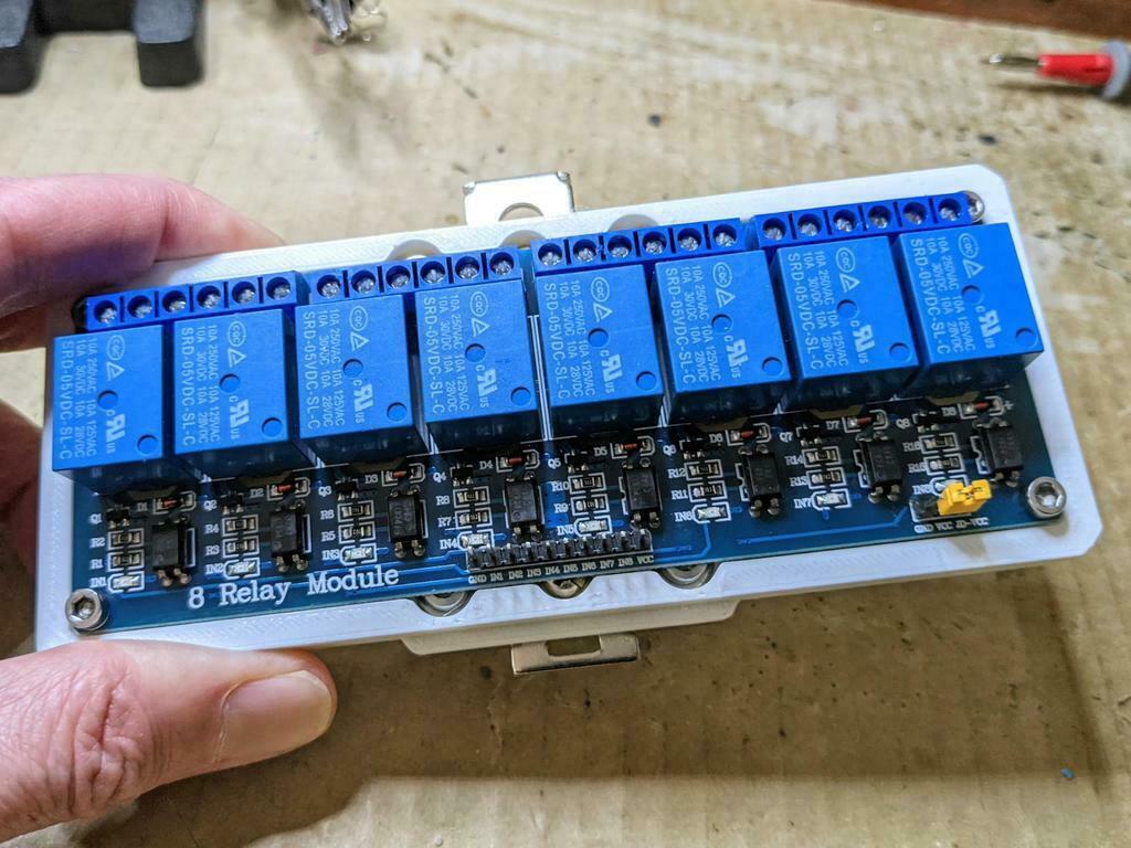 Бесплатный STL файл DIN rail adapter for 8x relay board・Дизайн 3D ...