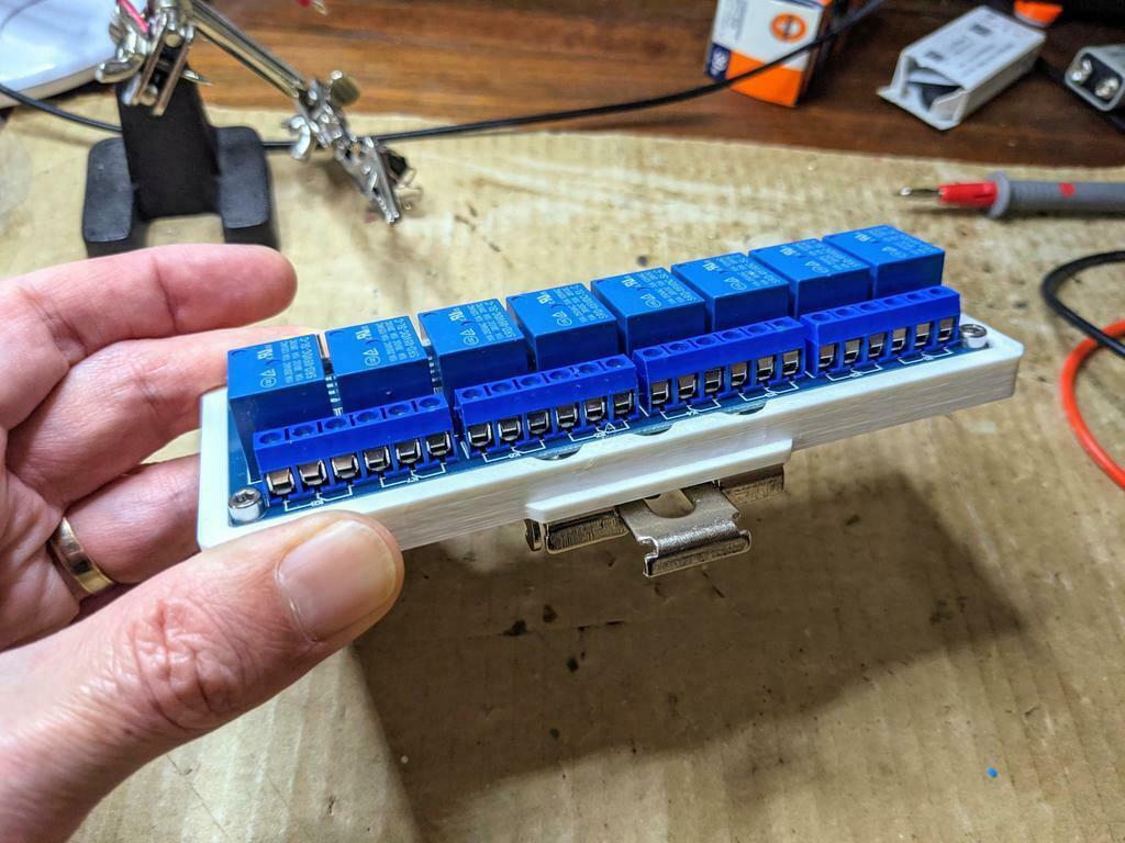 Бесплатный STL файл DIN rail adapter for 8x relay board・Дизайн 3D ...