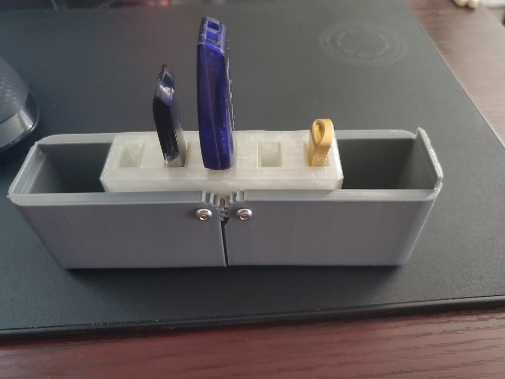 Free STL file USB drive case(holds 5) fixed・Object to download and to ...