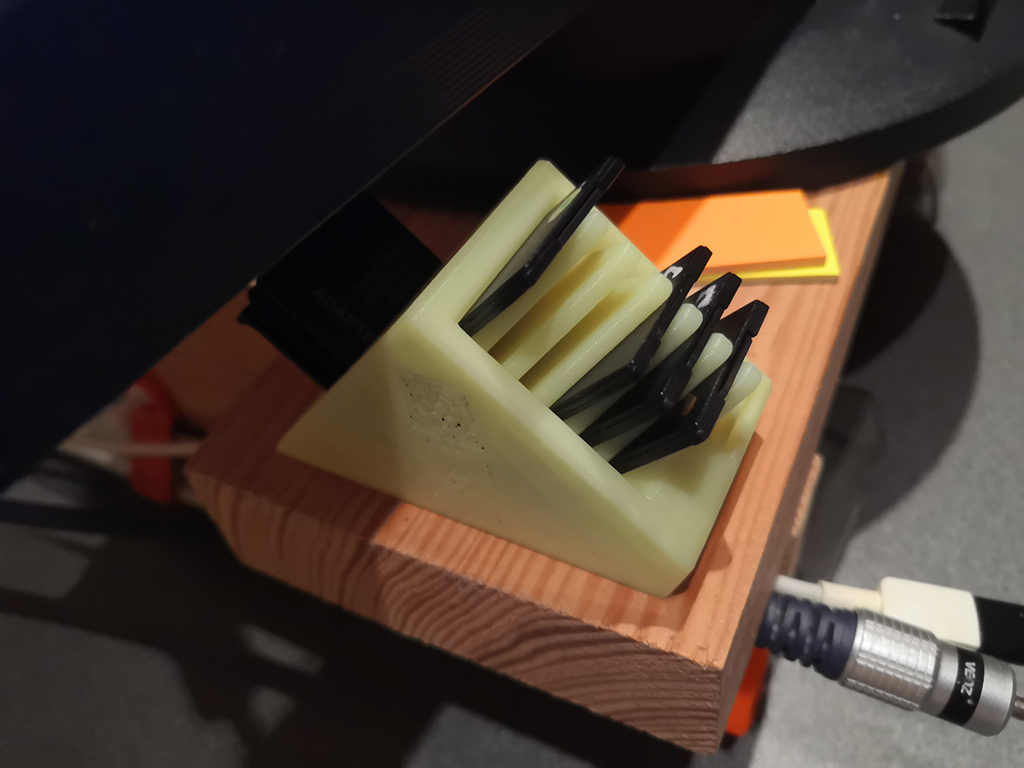 Free 3D file SD card stand・3D printer model to download・Cults