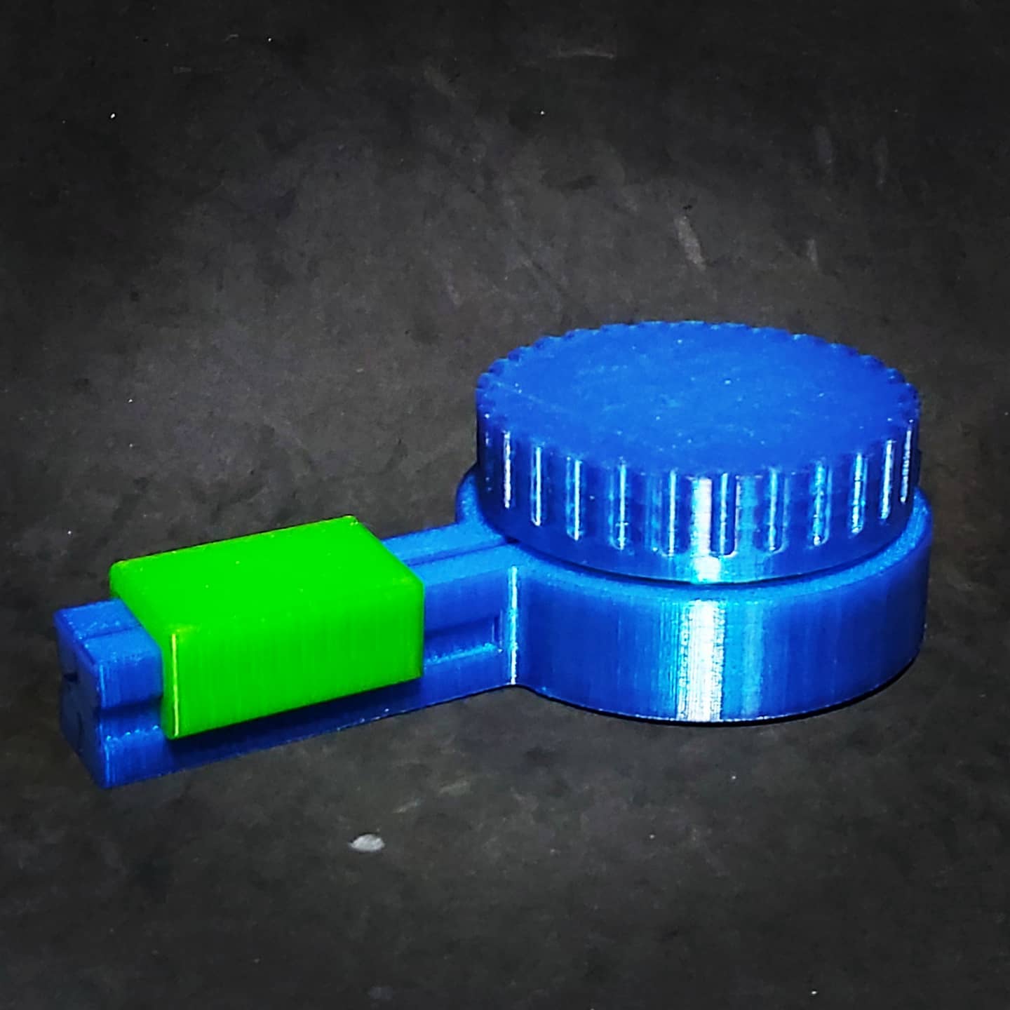 STL file Bag closer with pouring spout with screw cap 100 mm wide・3D ...