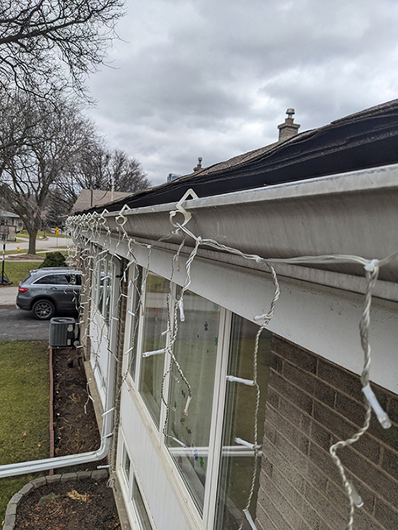 Free STL file Gutter Light Clip (Works with Gutter Leaf Guards) 👽・3D ...