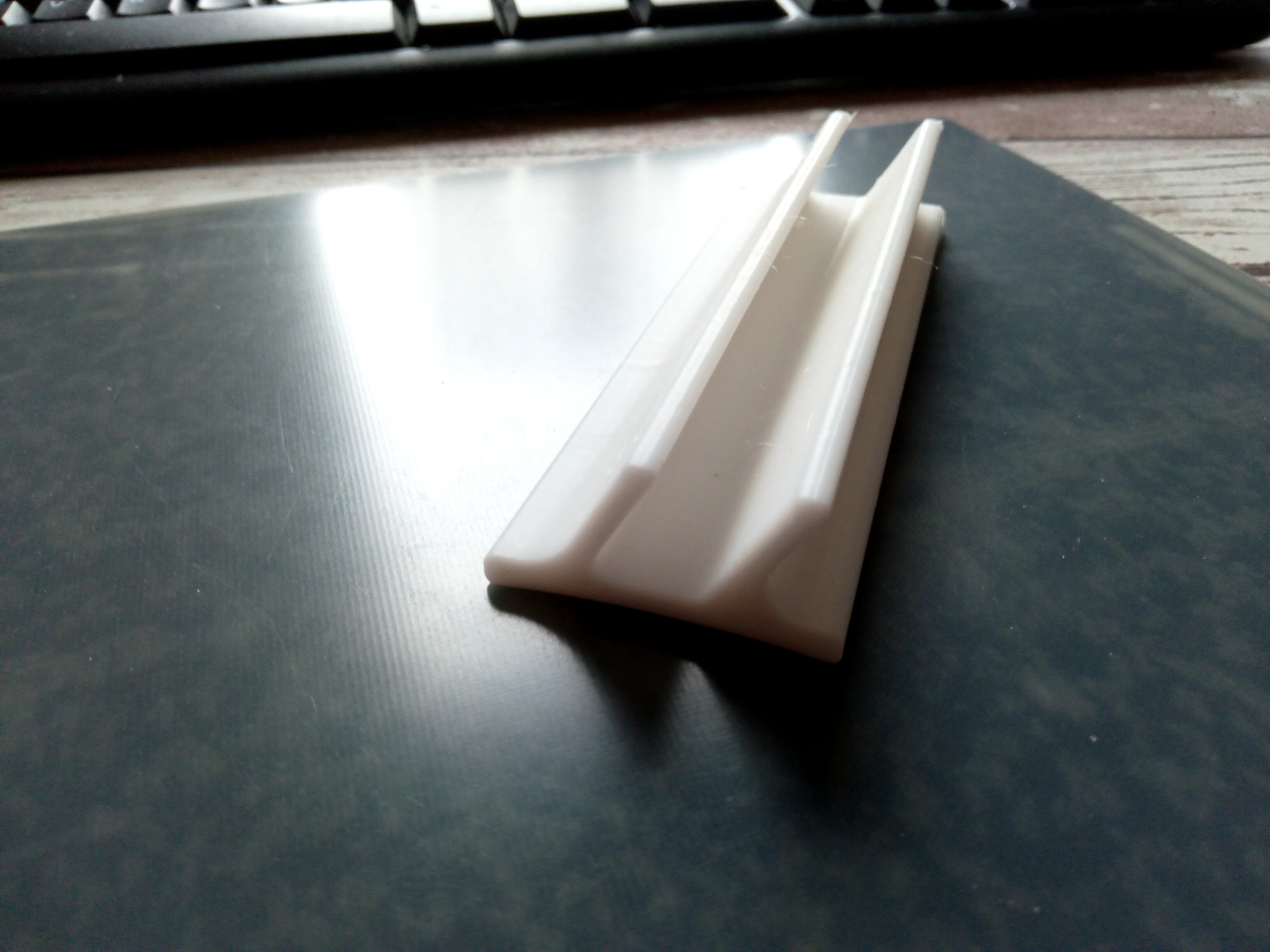STL file USB-HUB-Holder・3D printing model to download・Cults