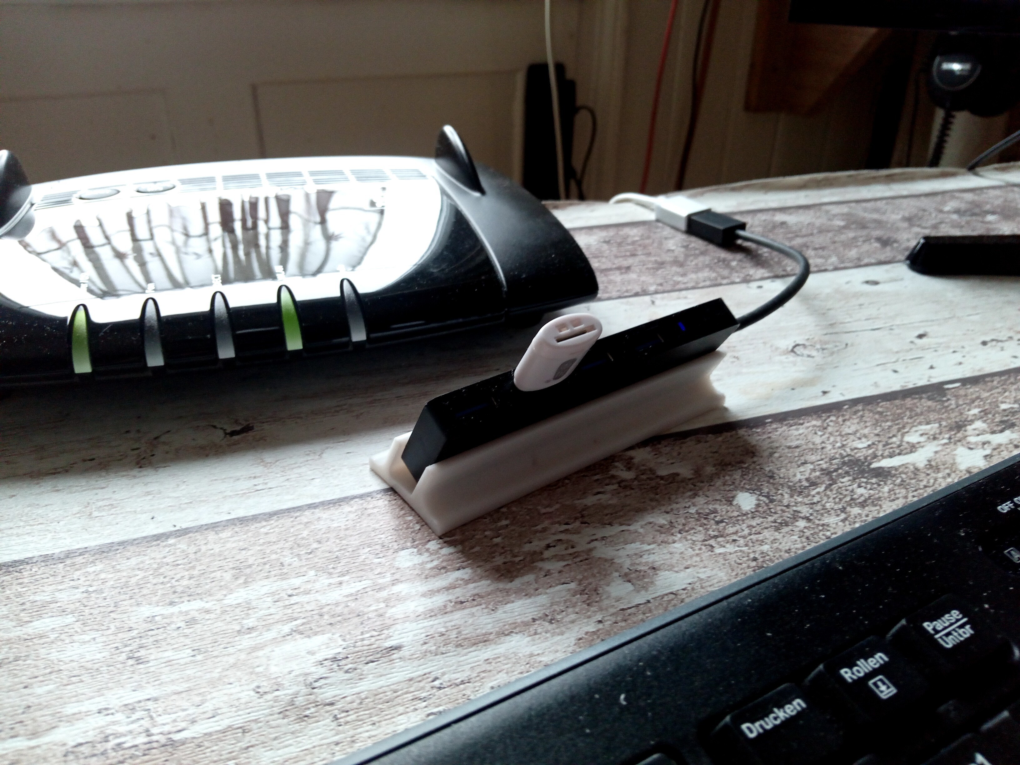 STL file USB-HUB-Holder・3D printing model to download・Cults