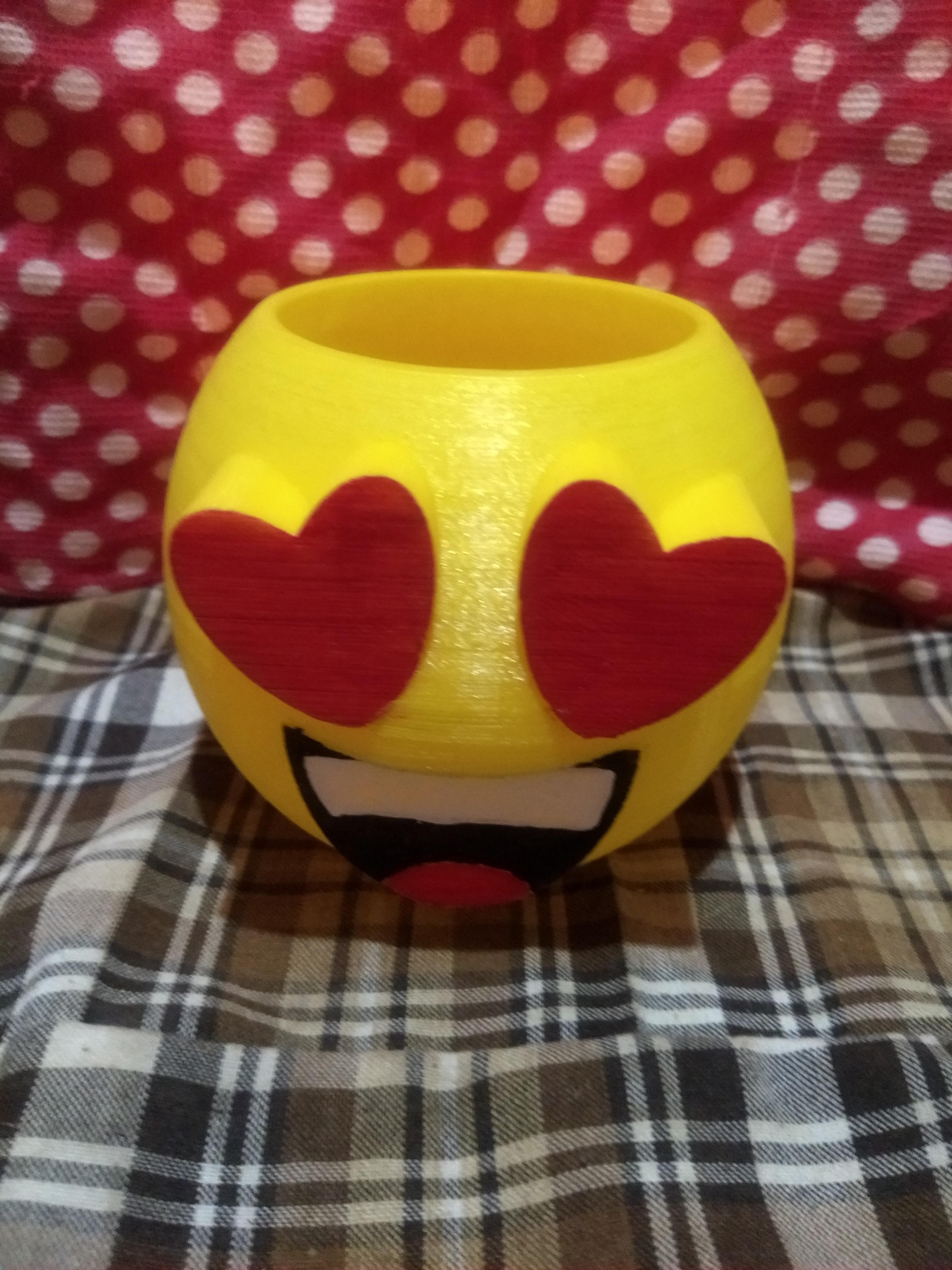 STL file emoji pot in love・3D print model to download・Cults