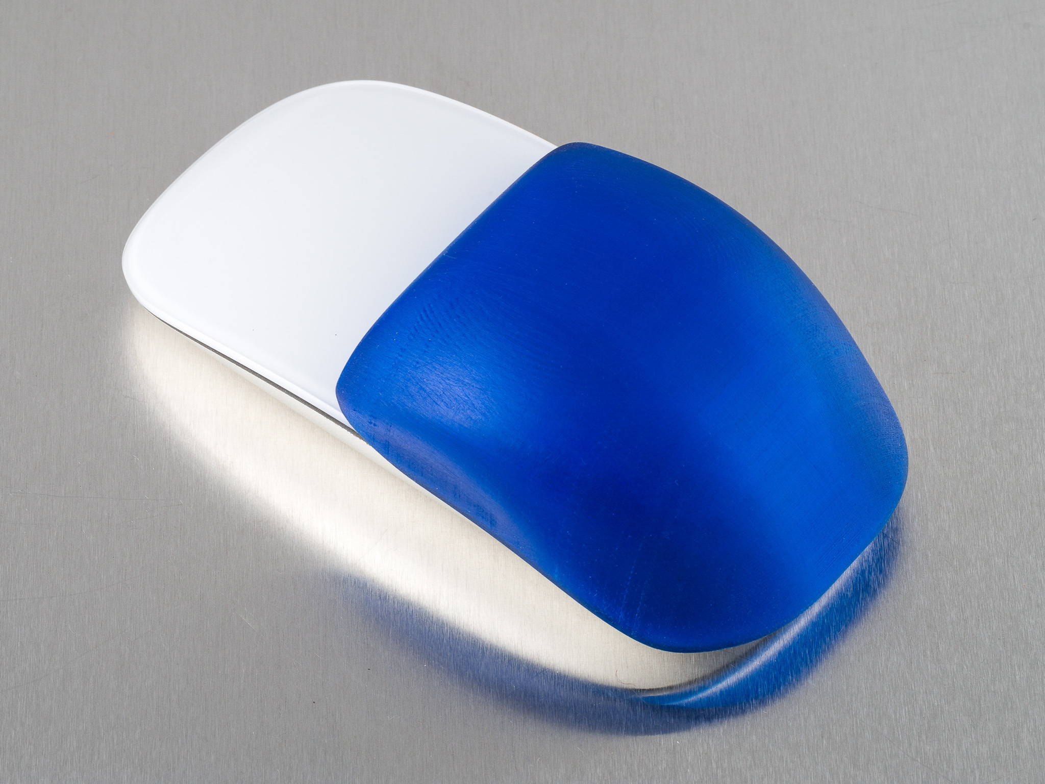 Free STL file Hunchback (for Magic Mouse) 🪄・3D printing idea to ...