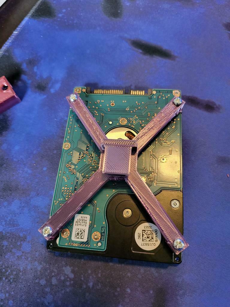 Free 3D file 2.5 Hard Drive Wall Display Bracket 🎨・3D printing template ...