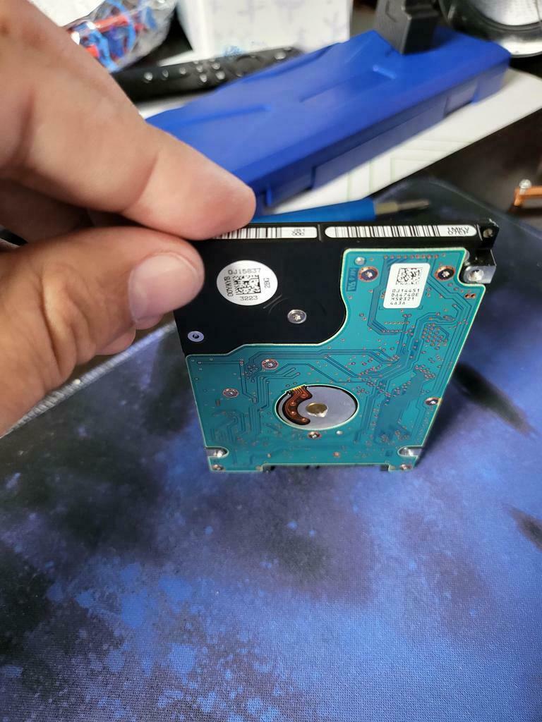 Free 3D file 2.5 Hard Drive Wall Display Bracket 🎨・3D printing template ...