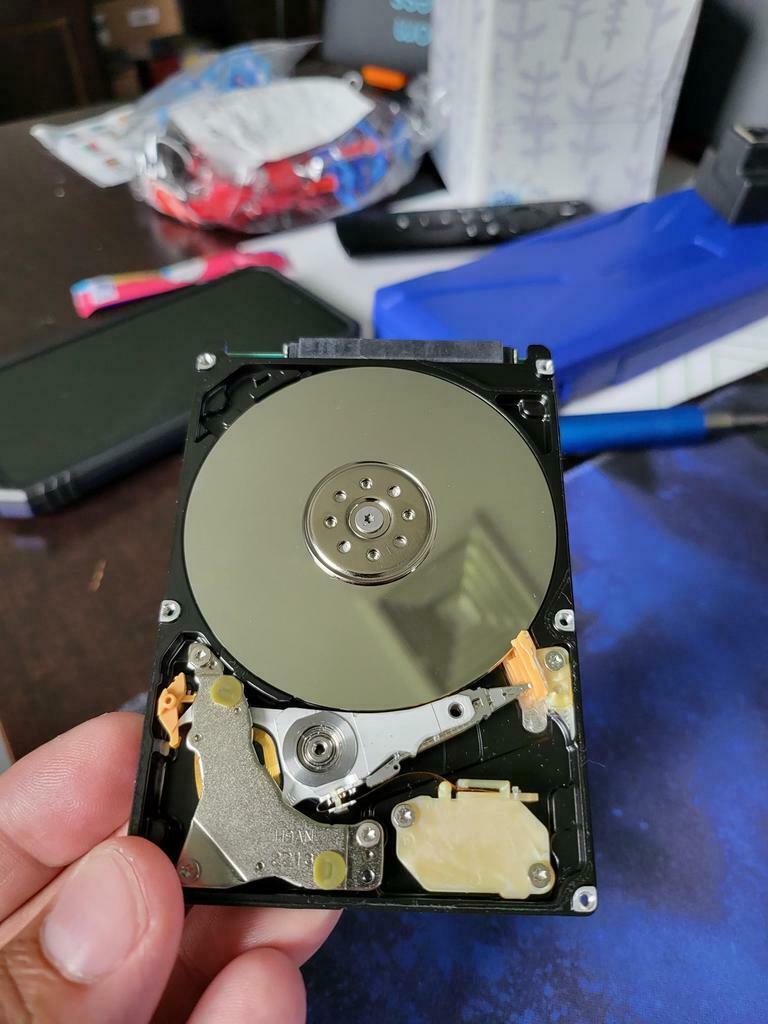 Free 3D file 2.5 Hard Drive Wall Display Bracket 🎨・3D printing template ...