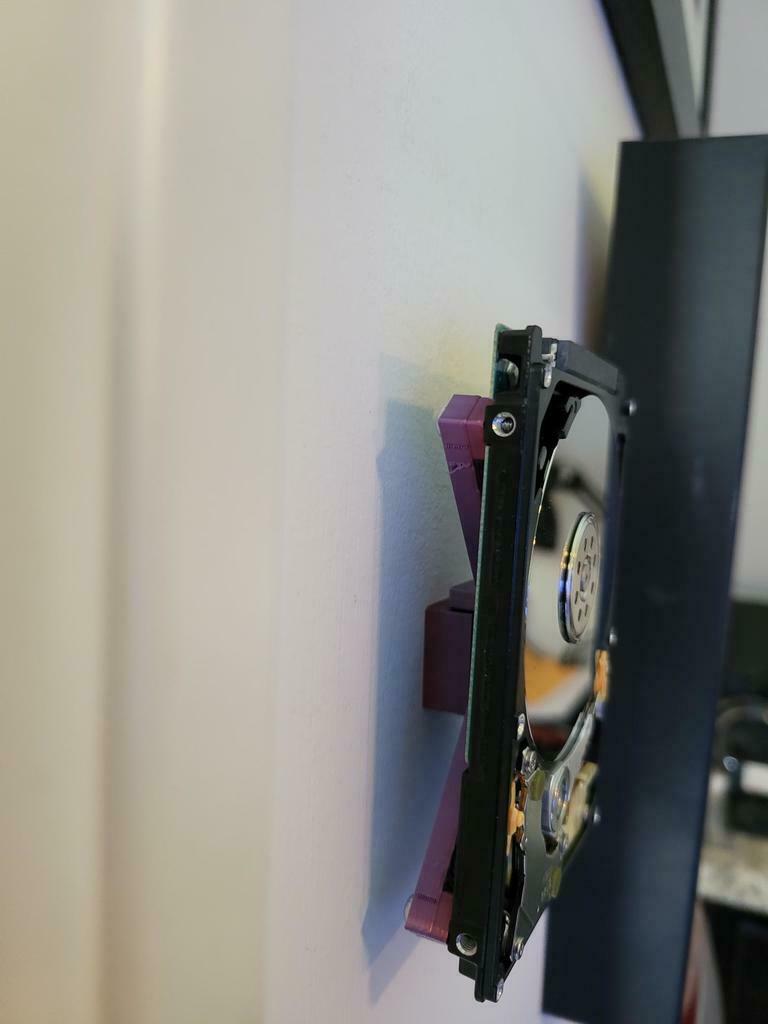 Free 3D file 2.5 Hard Drive Wall Display Bracket 🎨・3D printing template ...