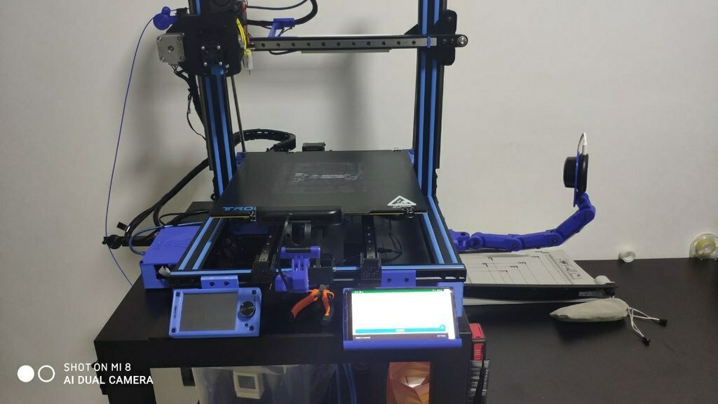 3D file Phone holder for 2020 frame 📞・3D printing design to download・Cults