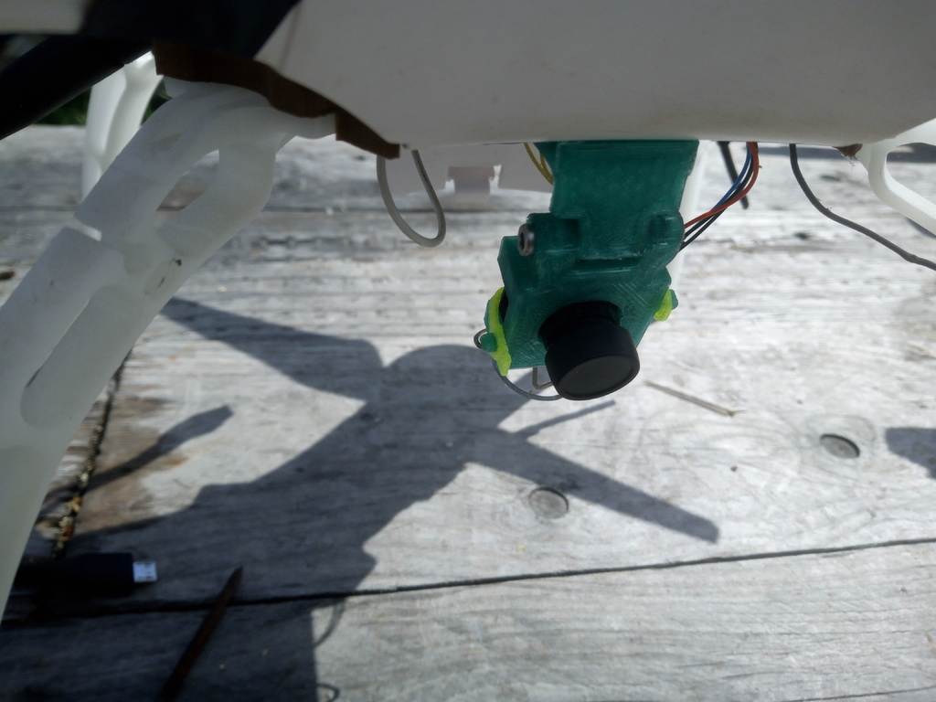 Бесплатный 3D файл Ориентируемое крепление fpv камеры для Eachine tx03 ...