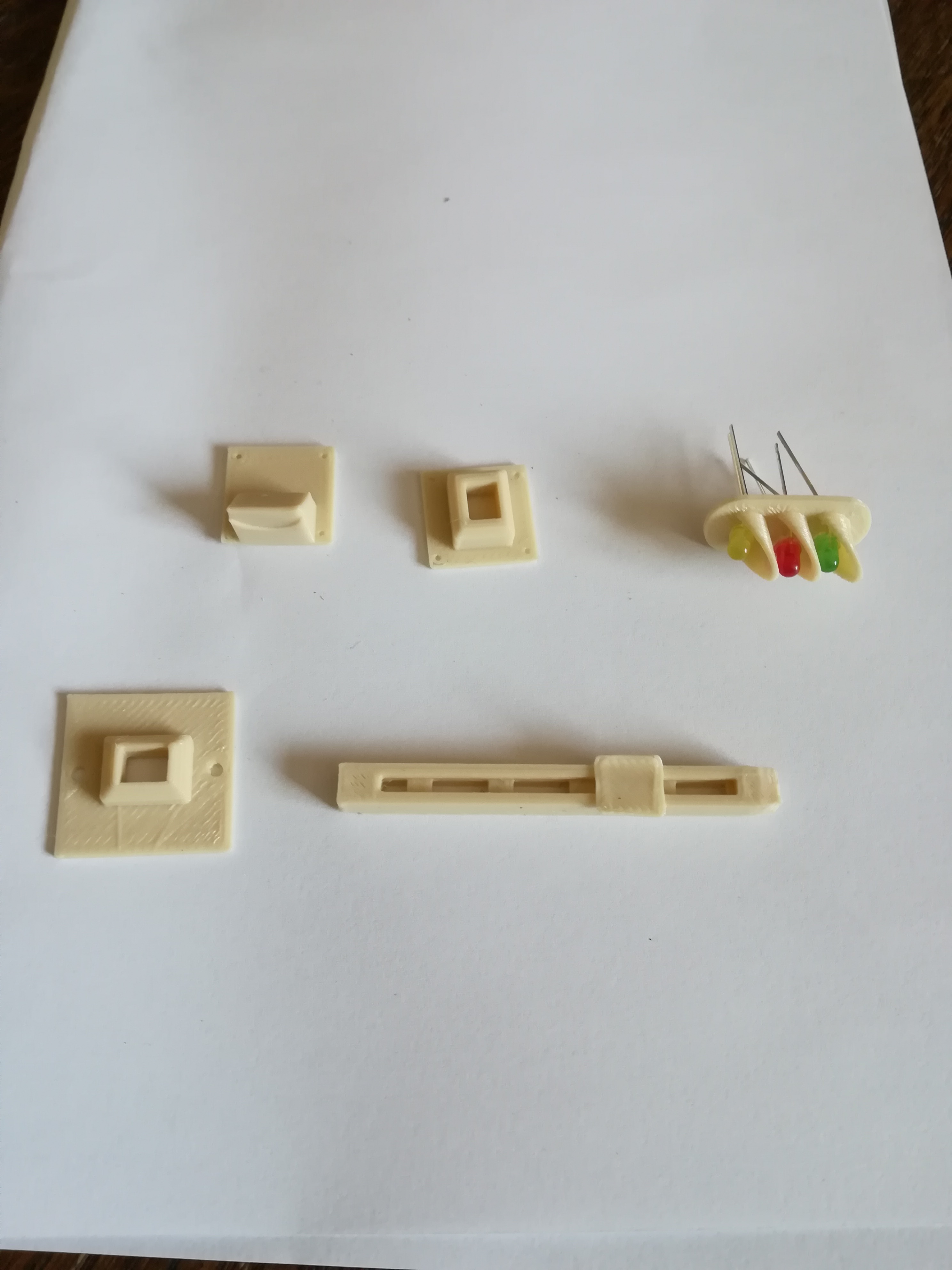 Free STL file Signal 3 lights HO 🎲・Model to download and 3D print・Cults