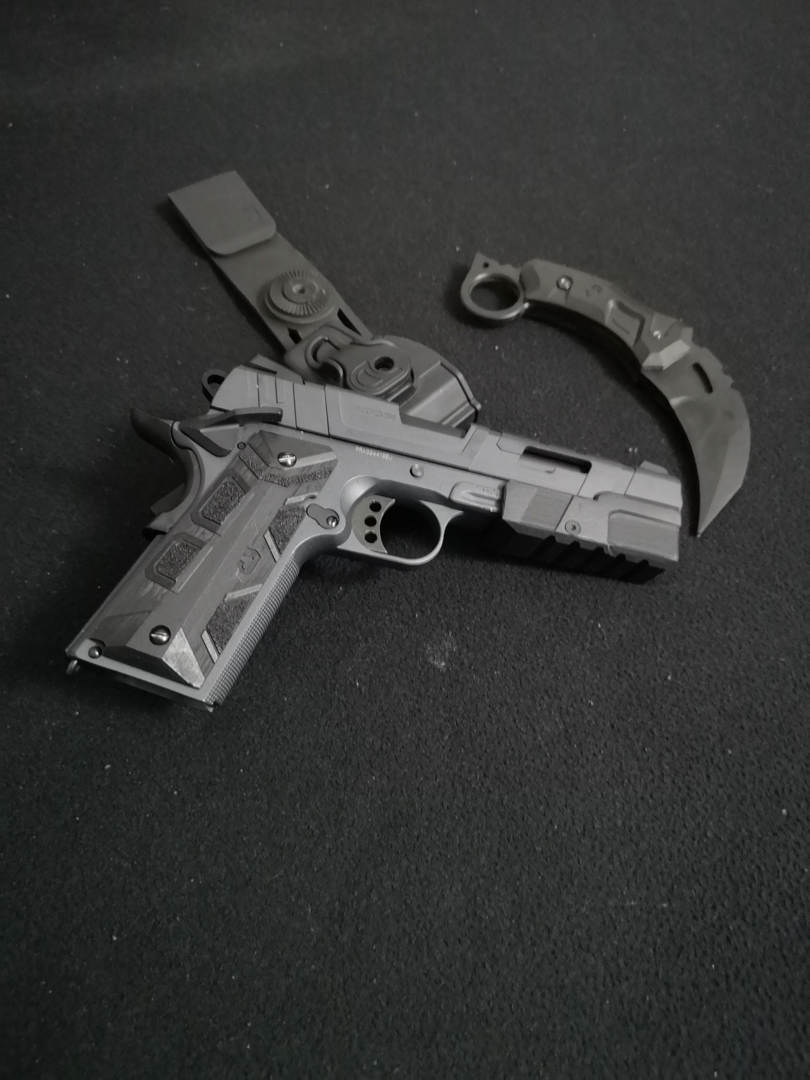 STL file 1911 Lateral Grips 🔫・3D printable model to download・Cults