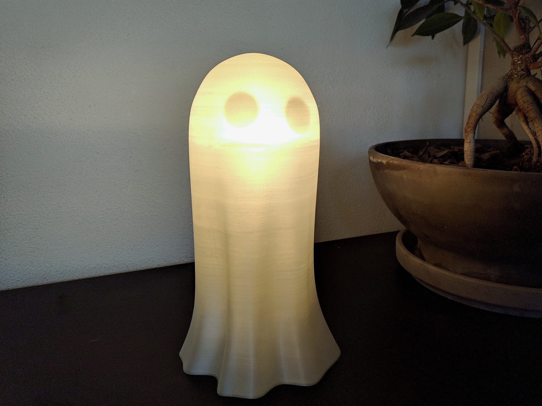 Free STL file Pavel the Ghost Lamp・Object to download and to 3D print・Cults
