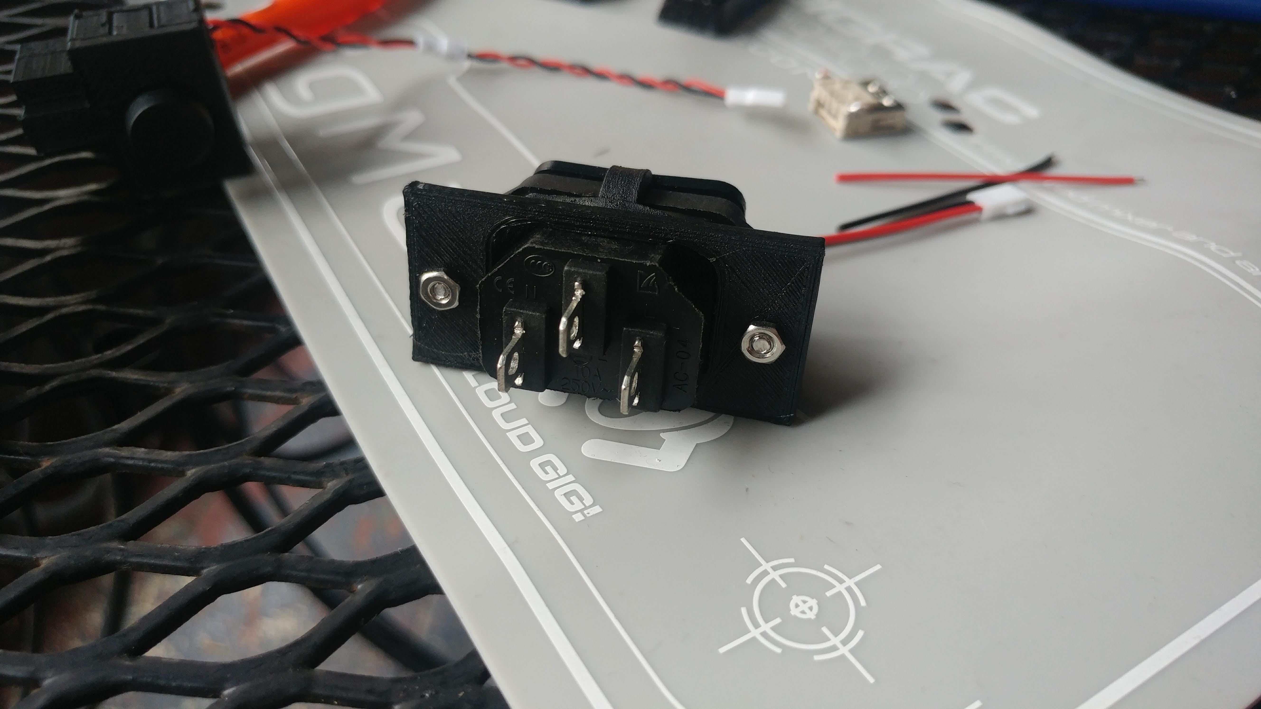 Бесплатный STL файл EIC "Power Plug" Panel Chassis Mount Backplate・3D ...