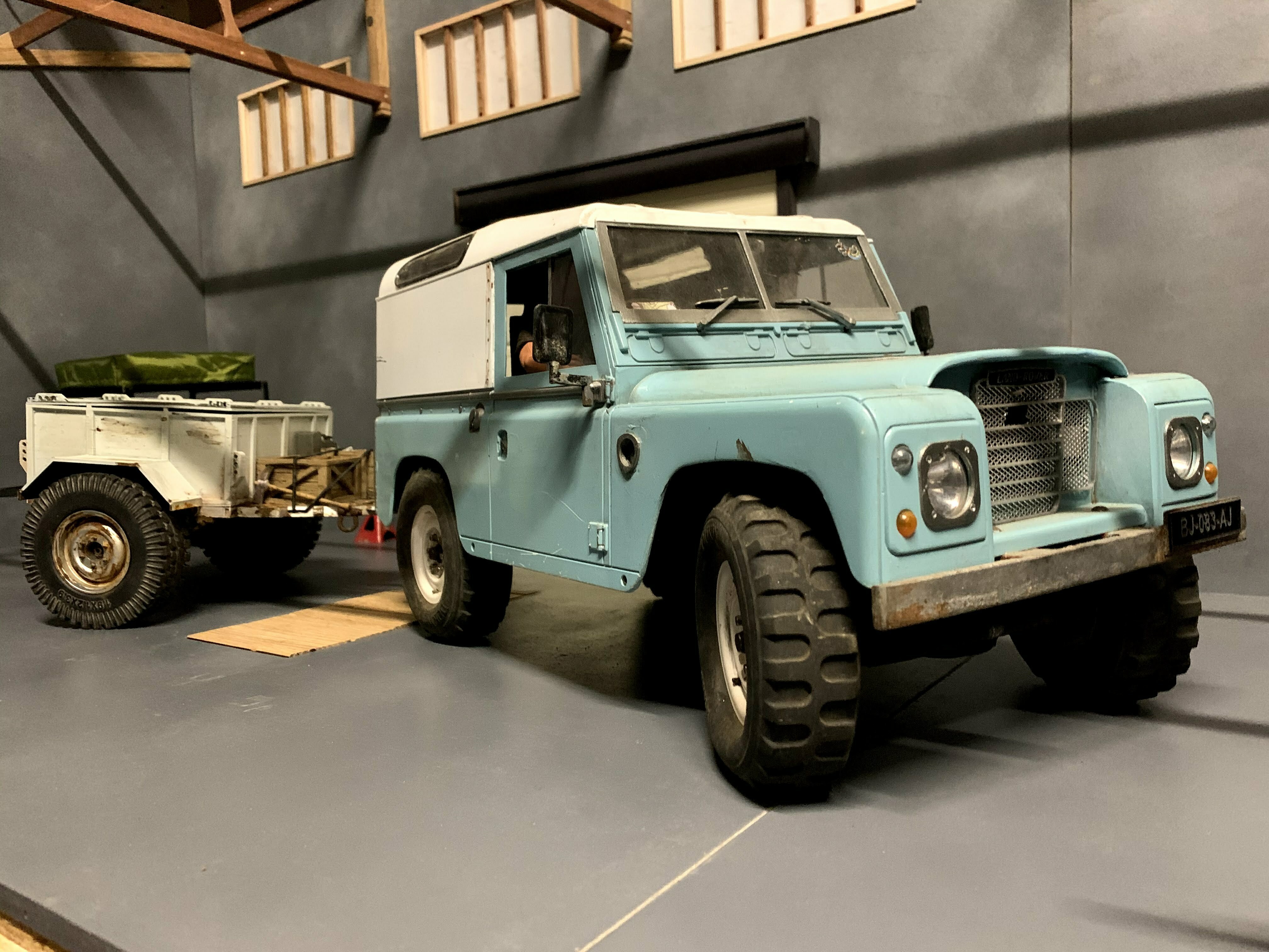 STL file RC 1/10 SCALE land rover kit Serie 3 Grille++ /calender++・3D ...