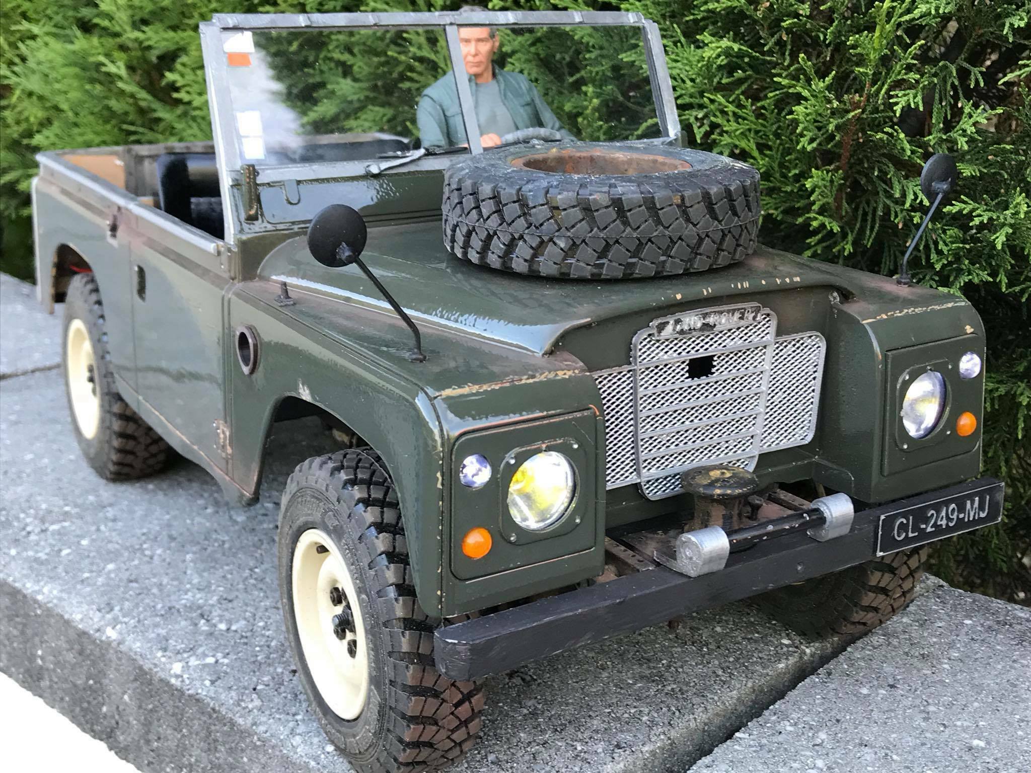 STL file RC 1/10 SCALE land rover kit Serie 3 Grille++ /calender++・3D ...