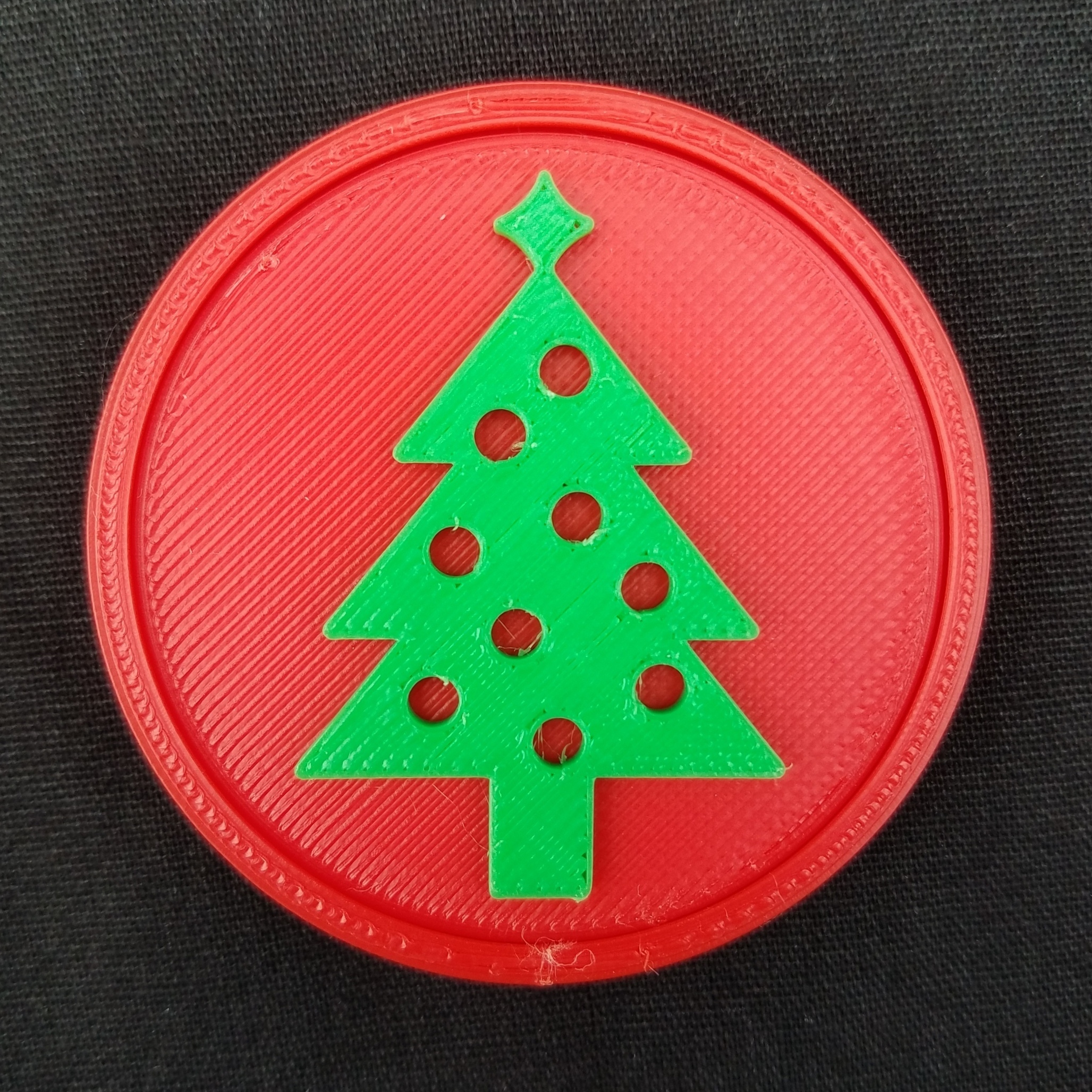 STL file Christmas Tree Snap Badge 🎄・3D print object to download・Cults