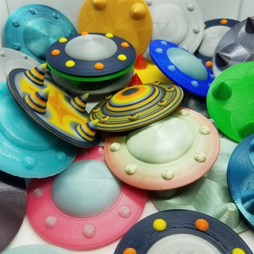 Download 3D printing designs UFO Toy with Base ・ Cults