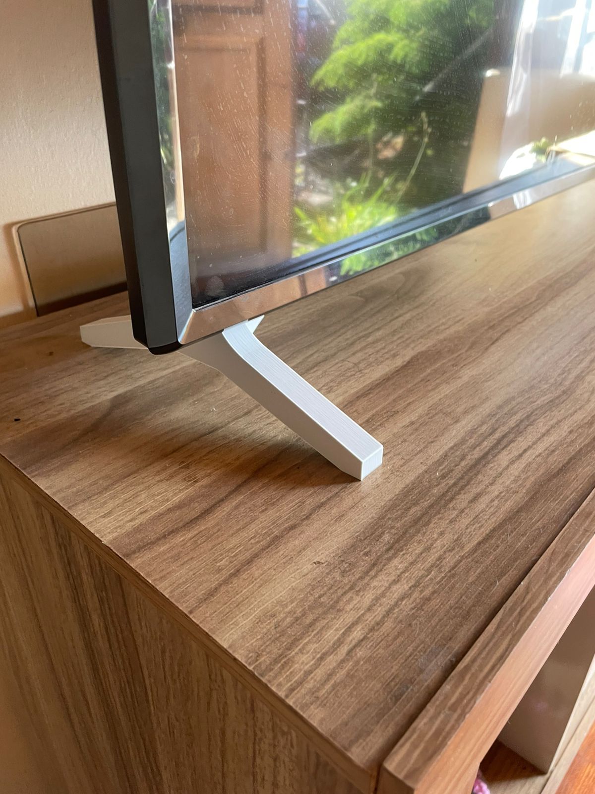 Free STL File LG Smart Tv Legs Model To Download And 3D Print Cults