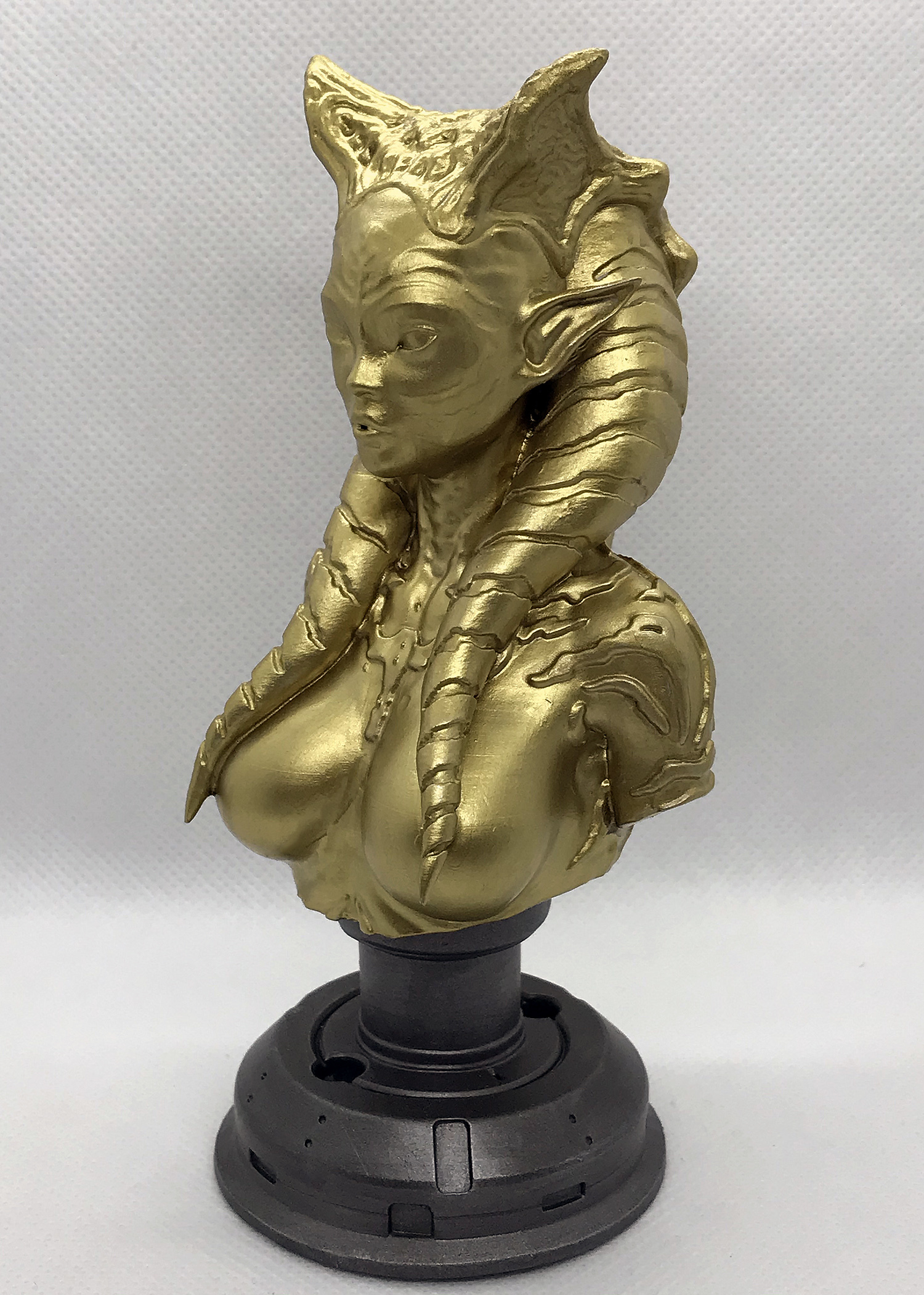 3D file Alien Bust 01: A Bust of an alien girl・3D printing template to ...