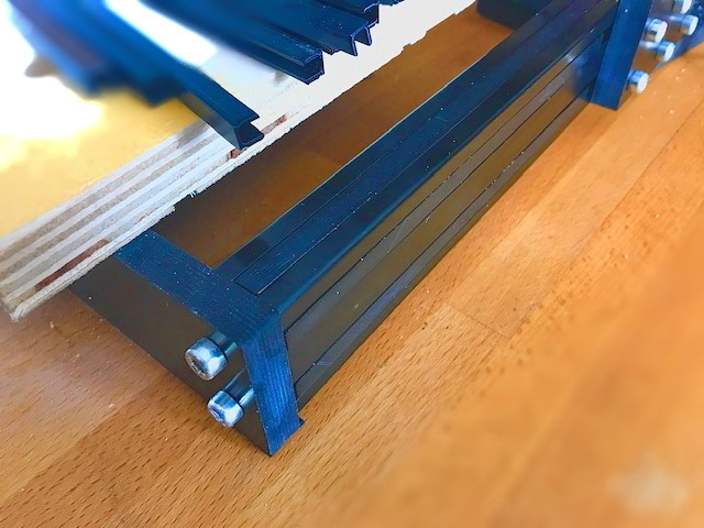 Free 3D file 3018 Rail Snap-on Durst Cover (also 1610, 2040, 2418 ...