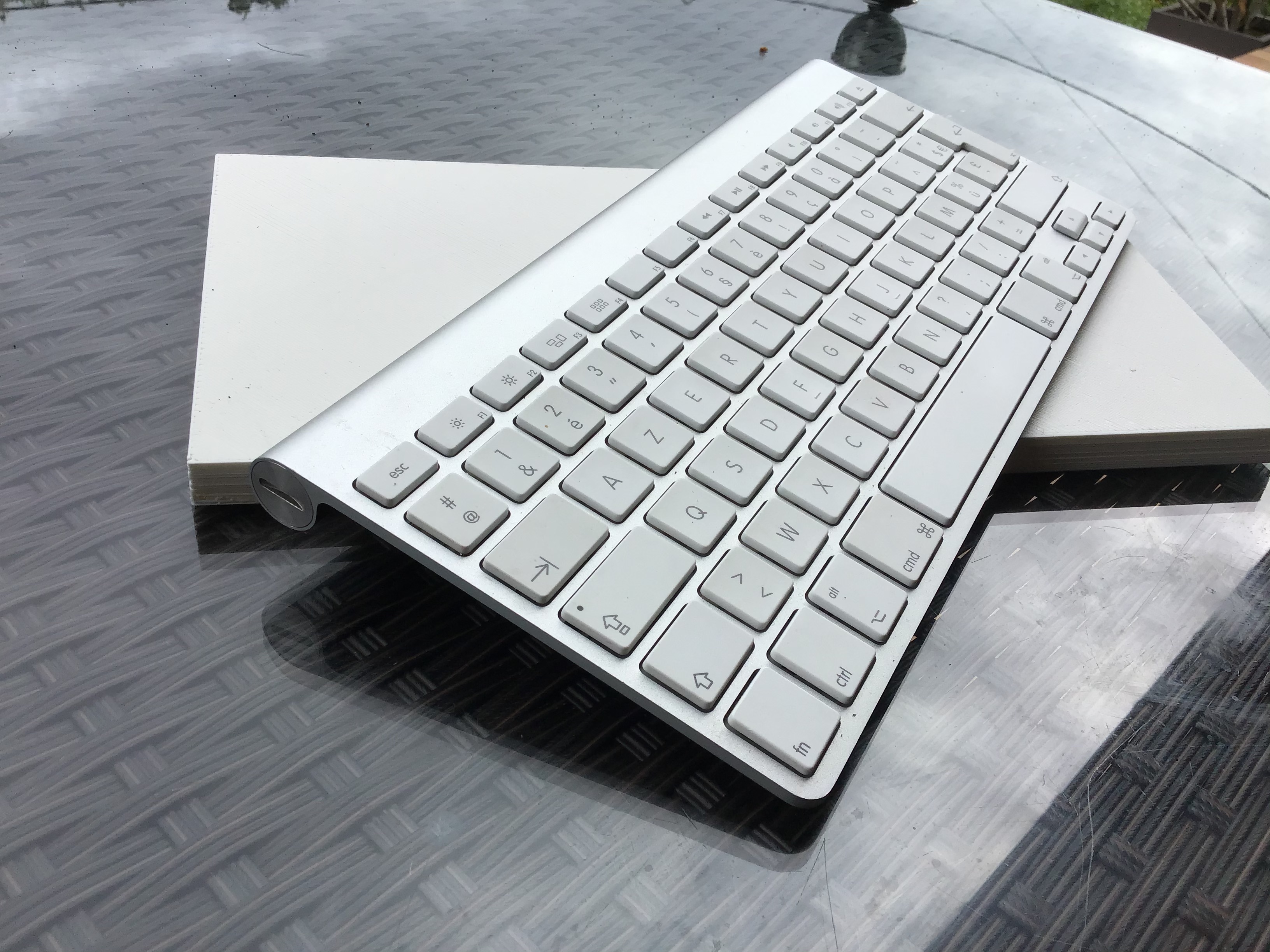 STL file apple magic keyboard box version 1・3D printing template to ...
