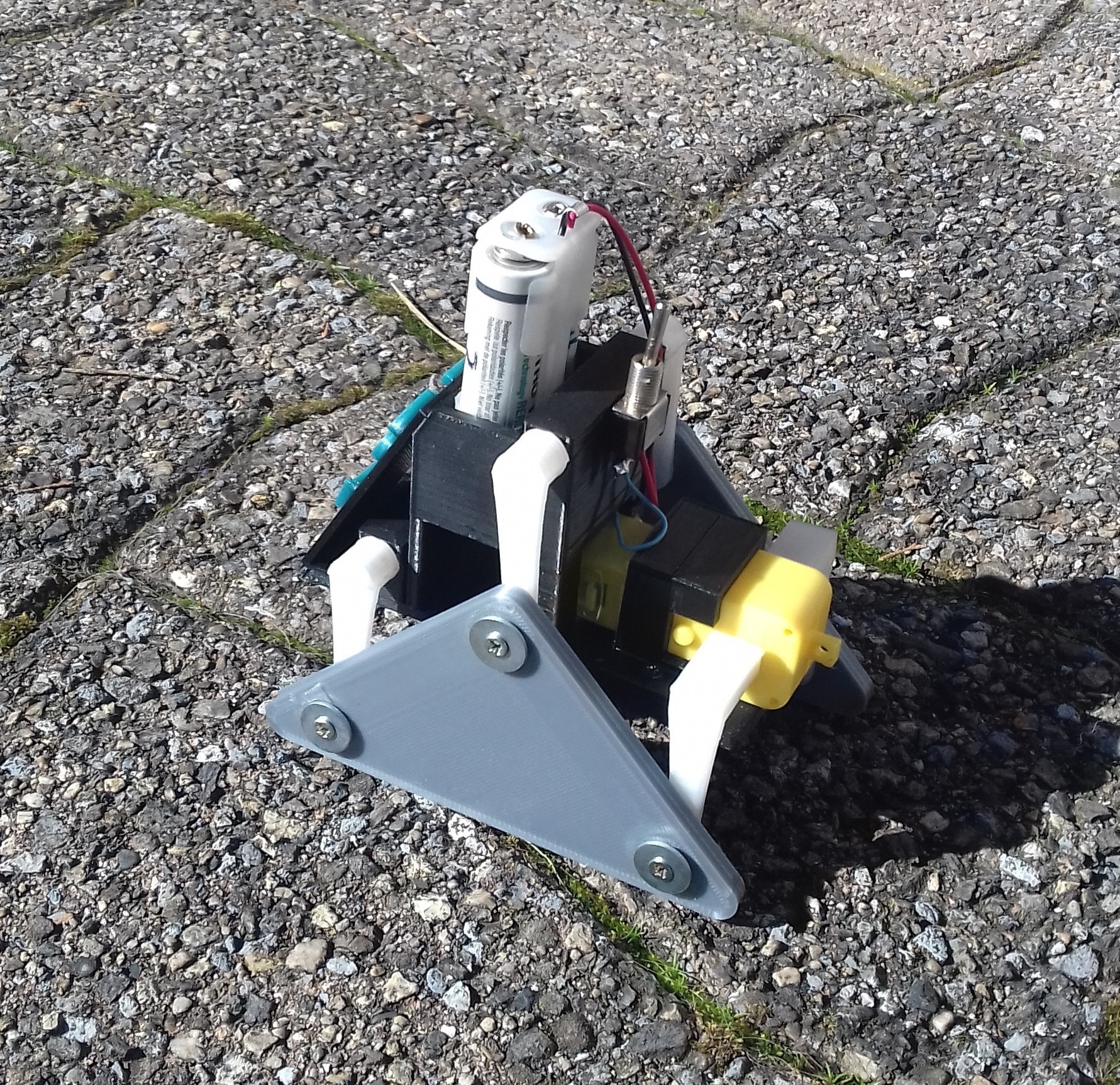 Free STL file the walking robot 🚶・3D printing template to download・Cults