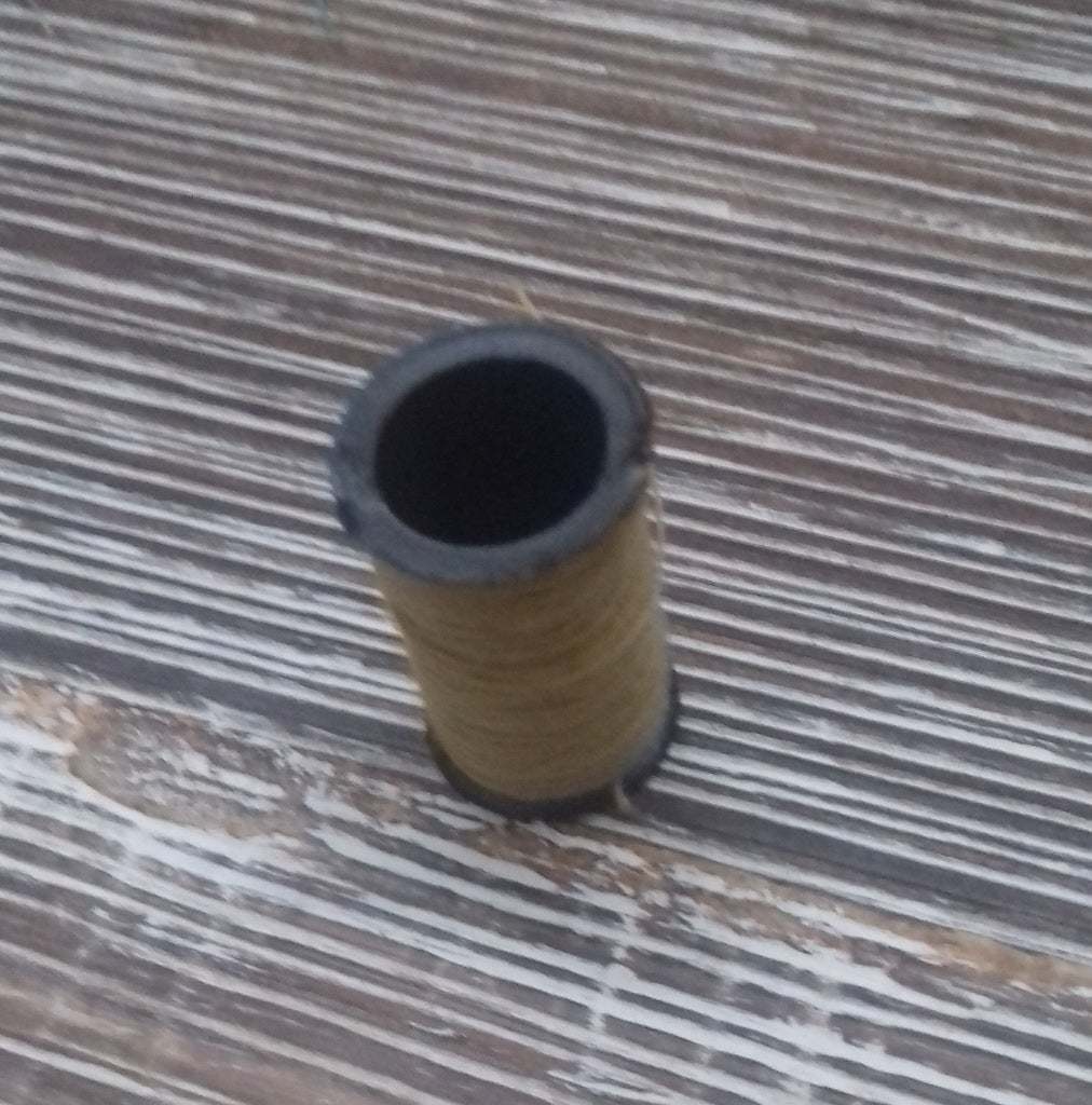 Free STL file sewing thread spool holder ( spool of diameter 1cm)・3D ...