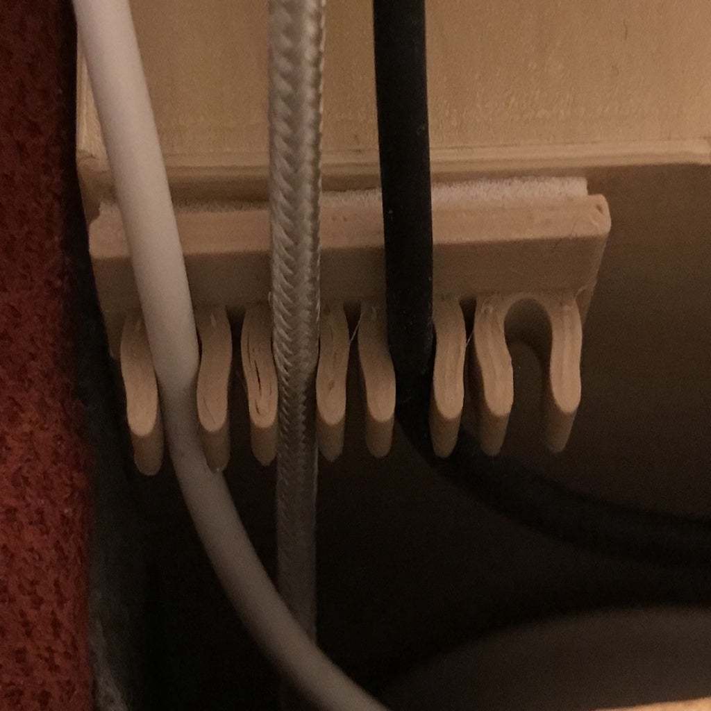 Free STL file small and sturdy cable clip・3D print design to download・Cults