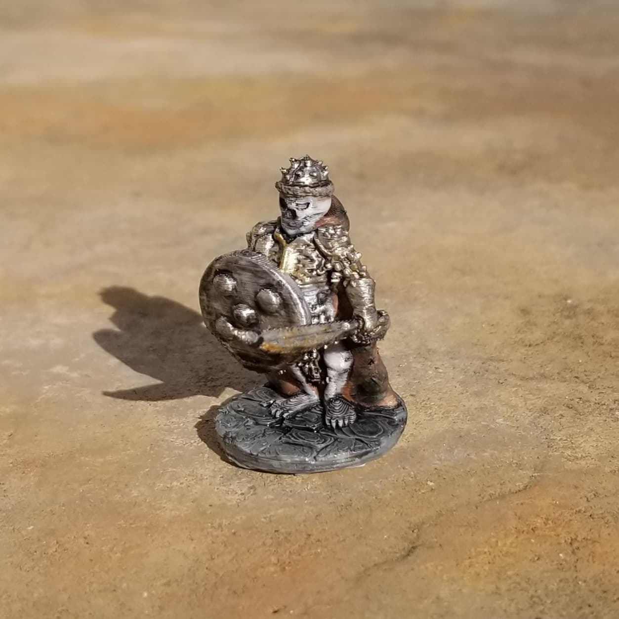 Файл STL Barbarian Skeleton With Sword, Shield and Cape・Модель для ...