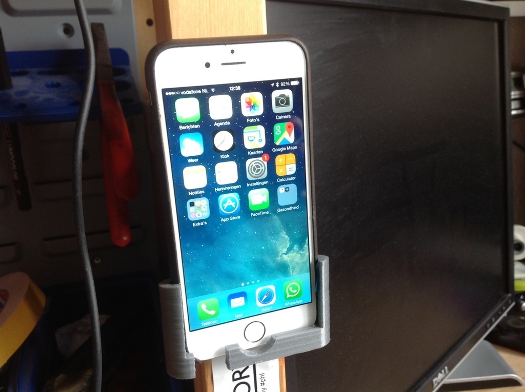 Free 3D file Wall mount for iPhone 6 with Apple Leater Cover + Screw ...