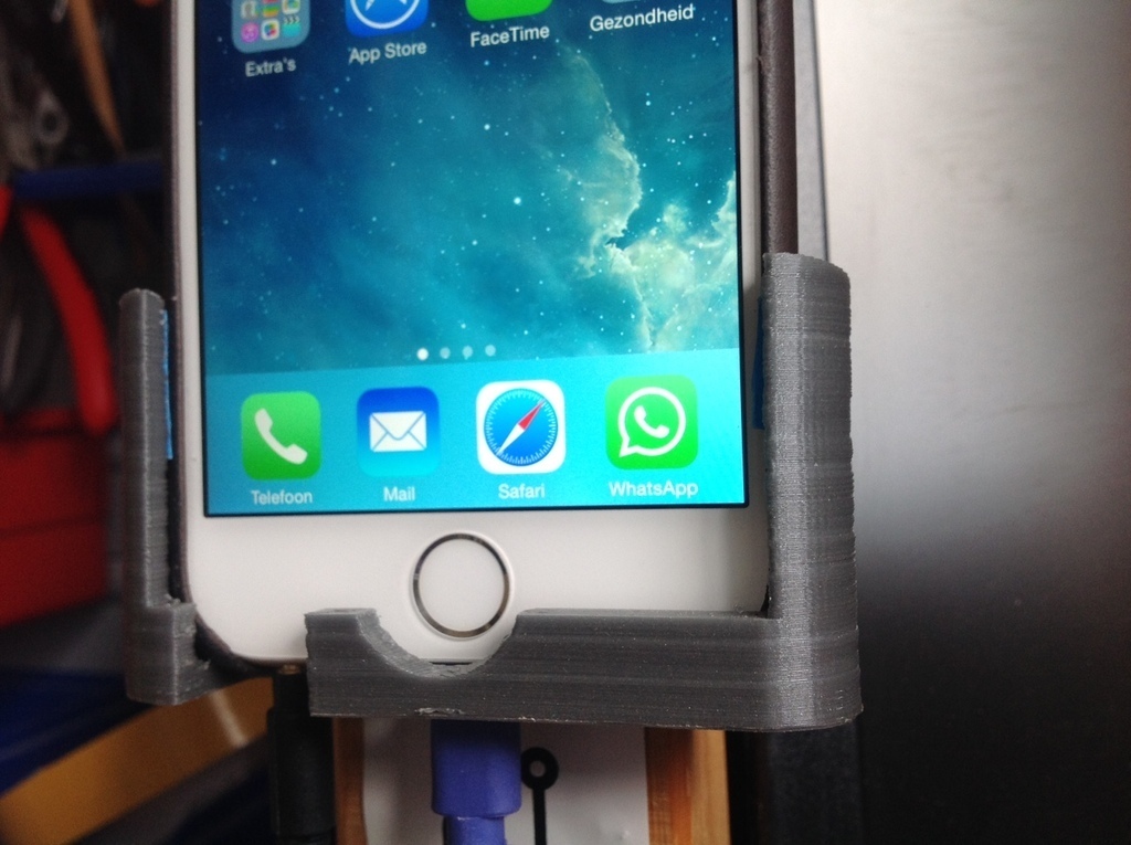 Free 3D file Wall mount for iPhone 6 with Apple Leater Cover + Screw ...