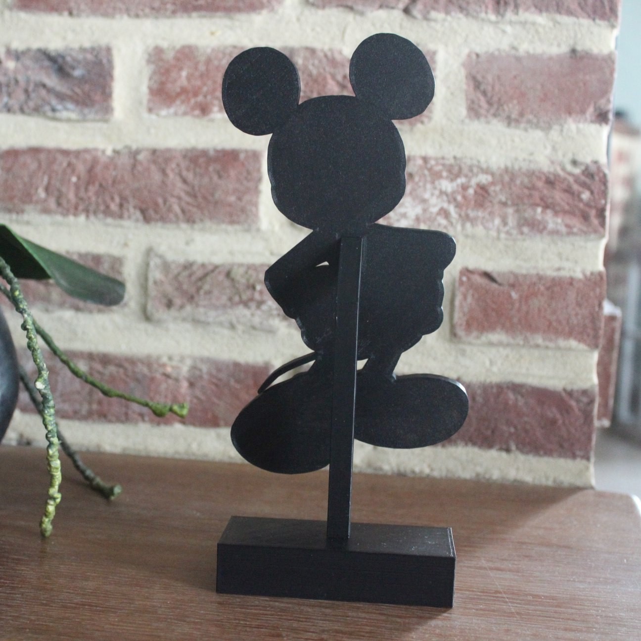 STL file STAND MICKEY PLATE DECORATION・3D print design to download・Cults